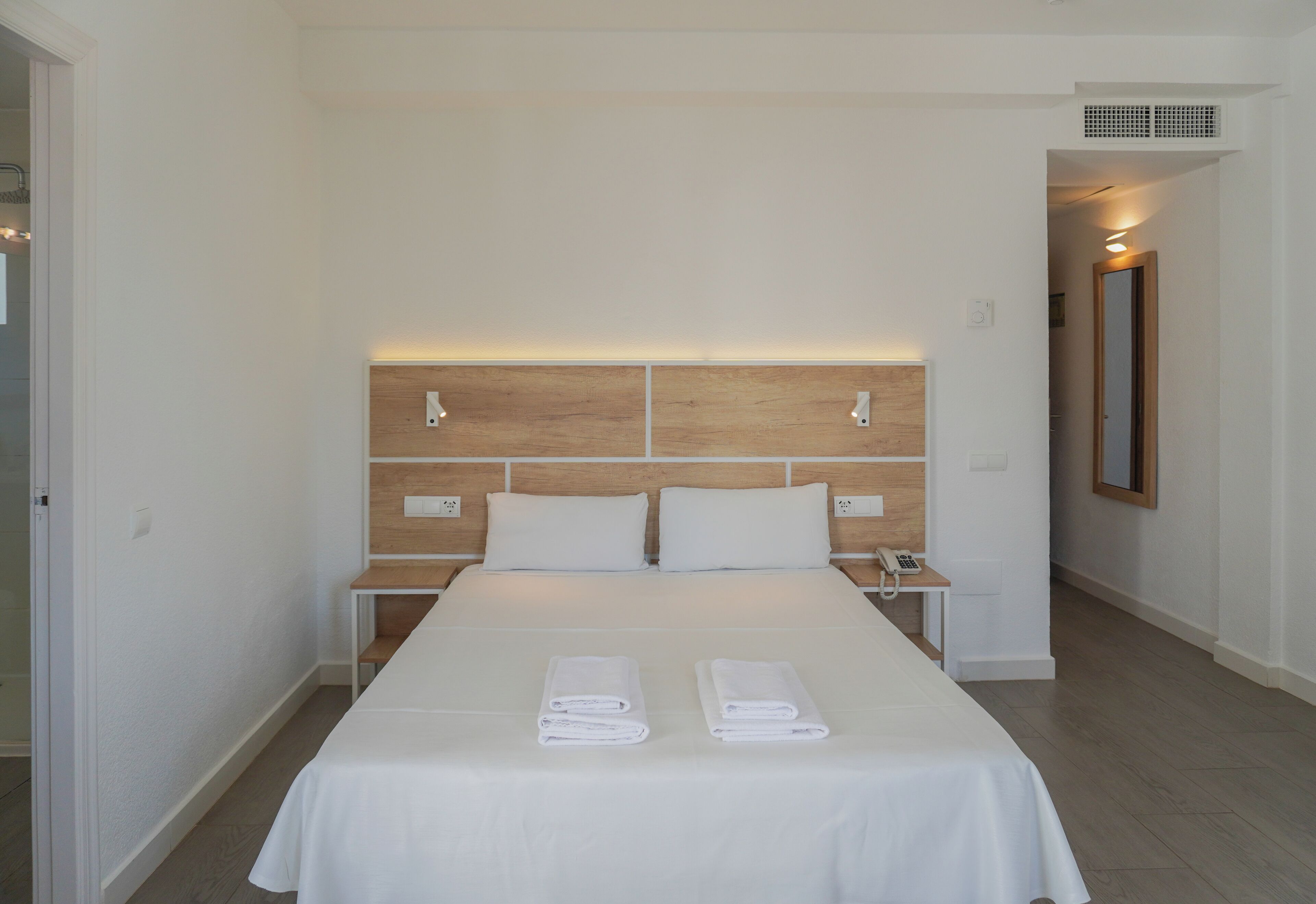 Estúdio, varanda, vista para a piscina (1 adult) | Cofre no quarto, Wi-fi grátis, roupa de cama fornecida 