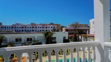 Estúdio, varanda, vista para a piscina (2 adults) | Vista do quarto