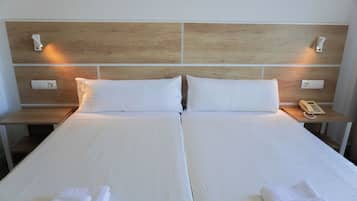 Estúdio, varanda, vista para a piscina (2 adults) | Cofre no quarto, Wi-fi grátis, roupa de cama fornecida