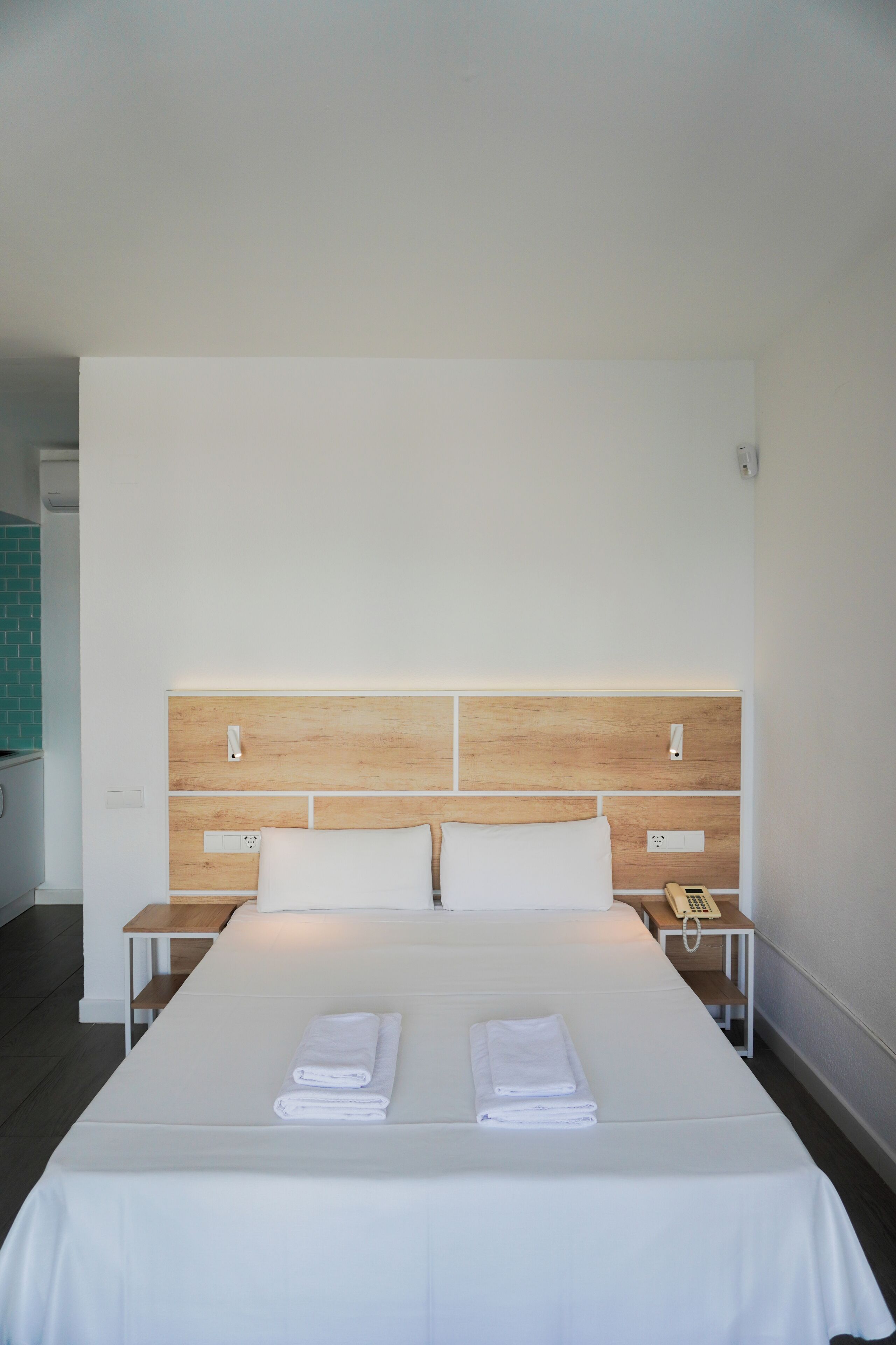 Estúdio, acesso à piscina (2 adults) | Cofre no quarto, Wi-fi grátis, roupa de cama fornecida 