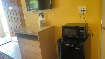 Quarto Duplo Básico | Ferro/tábua de engomar, Wi-fi grátis