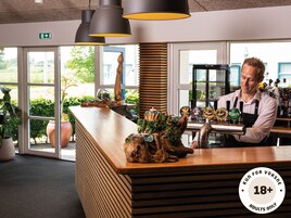 Este bar no lobby do hotel 