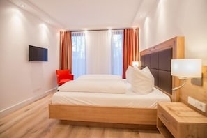 Apartamento de Luxo, 2 quartos, varanda | 1 quarto, cofre no quarto, berços/camas para crianças grátis