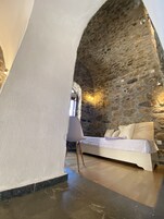 Suite Exclusiva (Megalo Livadi) | Cofre no quarto, com decoração personalizada 