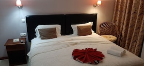 Quarto casal ou duplo panorâmico | Frigobar, individualmente decorados, cortinas blackout