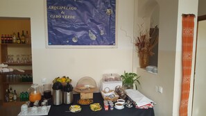 Café da manhã continental grátis todos os dias