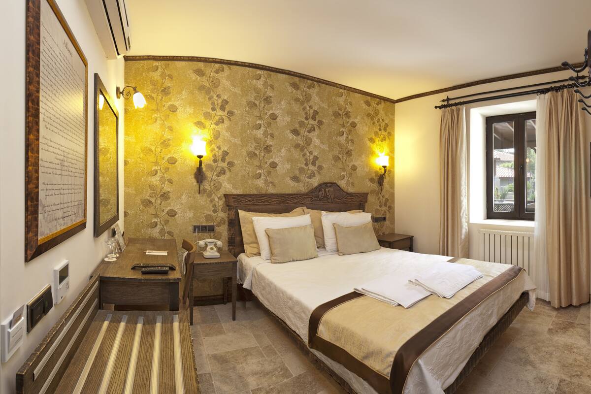 Quarto Standard, vista para a montanha | Minibar, cofre no quarto, Wi-fi grátis, roupa de cama fornecida 