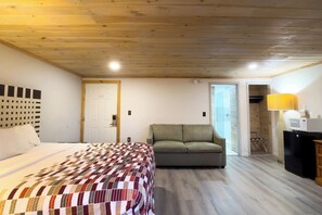 Quarto, 1 cama king-size | Secretária, ferro/tábua de engomar, Wi-fi grátis 