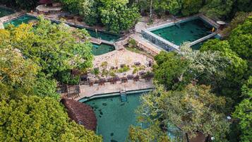 Piscina exterior, toldos gratuitos, guarda-sóis