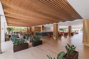 3 bares/lounges