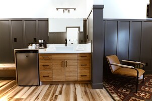 Edredons de pluma, Wi-Fi de cortesia, roupa de cama