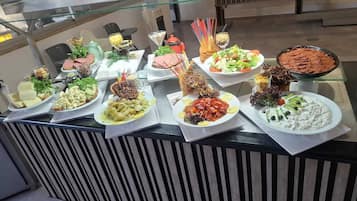 Pequeno-almoço tipo buffet diário incluído