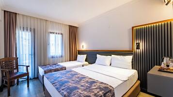 Quarto Standard, vista para o jardim | Minibar, cofre no quarto, Wi-fi grátis, roupa de cama fornecida