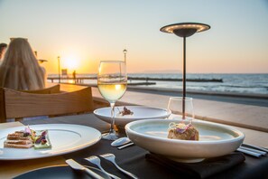 2 restaurantes, pequenos-almoços servidos, cozinha mediterrânica 