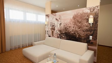 Quarto Duplo Superior | Sala de estar | TV de ecrã plano