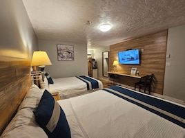 Quarto Duplo Premium | Secretária, Wi-fi grátis, roupa de cama fornecida 