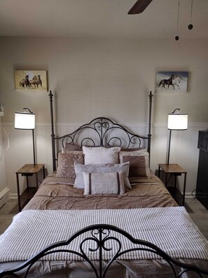Quarto Deluxe, 1 cama king-size, não fumadores | Roupa de alta qualidade, camas de colchão pillowtop 