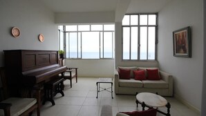 Apartamento, 2 quartos, vista para o mar