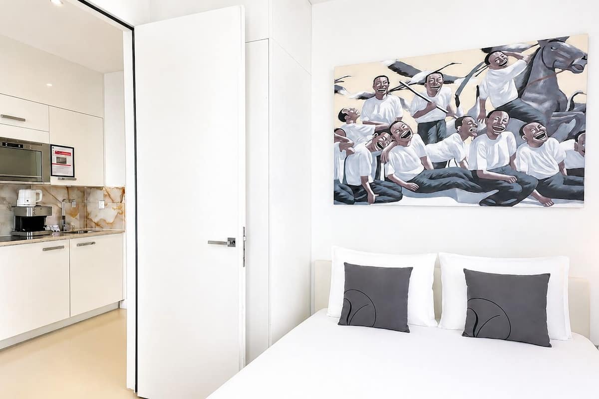 Two Bedroom Mini, Kitchenette | Ferro/tábua de engomar, Wi-fi grátis, roupa de cama fornecida