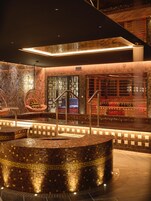 Sala(s) para tratamentos a casais, sauna, banheira de hidromassagem 