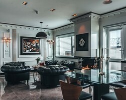 TV de ecrã plano, base para iPod, computador, filmes pagos 