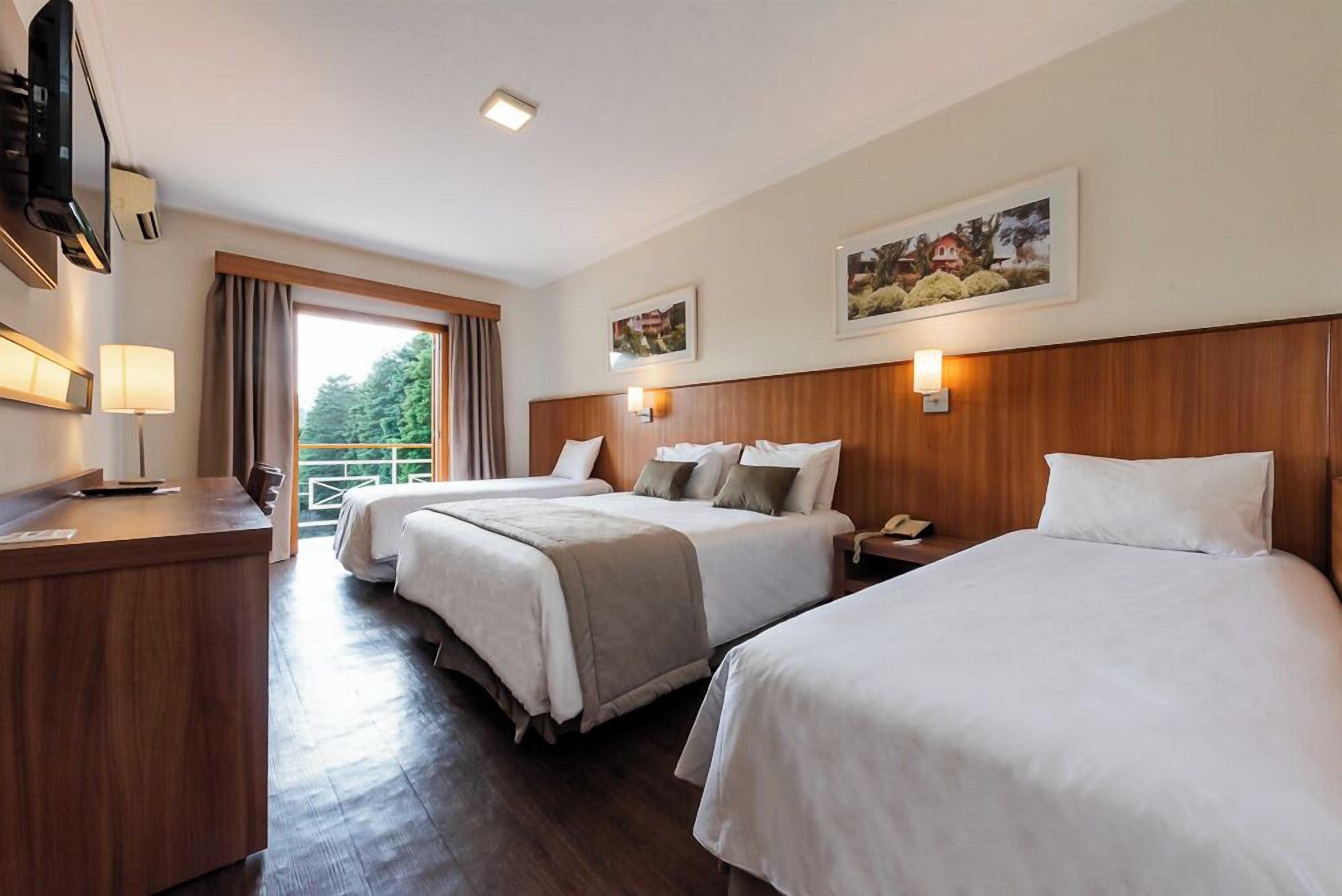 Luxo Familia | Cofre no quarto, secretária, cortinas/cortinados opacos 