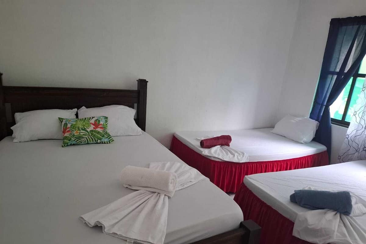 Quarto Quádruplo Económico, 1 quarto | Wi-fi grátis, roupa de cama fornecida