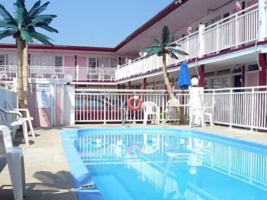 Piscina exterior, espreguiçadeiras