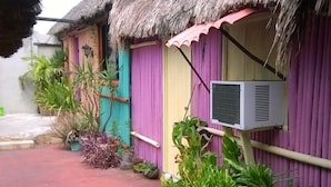 Cabine, casa de banho privativa (Palapa One bed with AC) | Entrada do alojamento