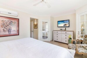 Apartamento, 2 quartos | 2 quartos, cofre no quarto, com decoração personalizada 