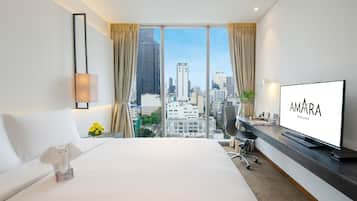 Roupas de cama premium, cofres nos quartos, escrivaninha