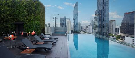 Piscina exterior, da(s) 6:00 à(s) 20:00, espreguiçadeiras