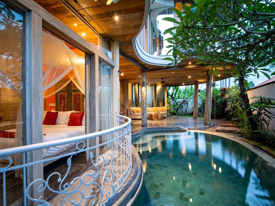 Vila exclusiva, vista para o jardim | Escrivaninha, espaço de trabalho para notebook