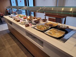 Pequeno-almoço tipo buffet diário incluído 