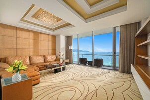Suite Familiar, vista para o mar | Minibar, cofre no quarto, secretária 