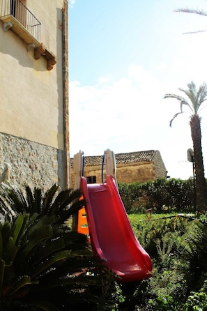 Área de recreio para crianças (ao ar livre)