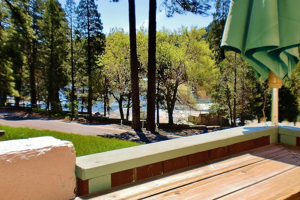 Quarto luxo, 1 cama Queen, para não fumantes | Vista para o lago