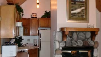 Studio Suite, 1 King Bed, Non Smoking | Cozinha privada | Uma cafeteira/bule