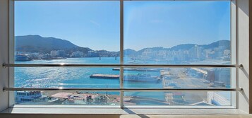 Suite Condo D -Panorama Ocean Harbor View, Futon provided per person except 2 people using the bed | Wi-fi grátis 