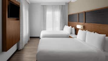 Suite, várias camas, não fumadores (Mobility Accessible, Tub) | 1 quarto, cofre no quarto, secretária