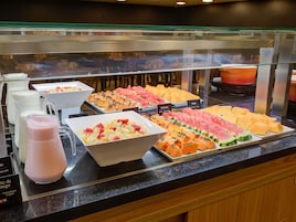 Café da manhã com buffet todos os dias mediante uma taxa