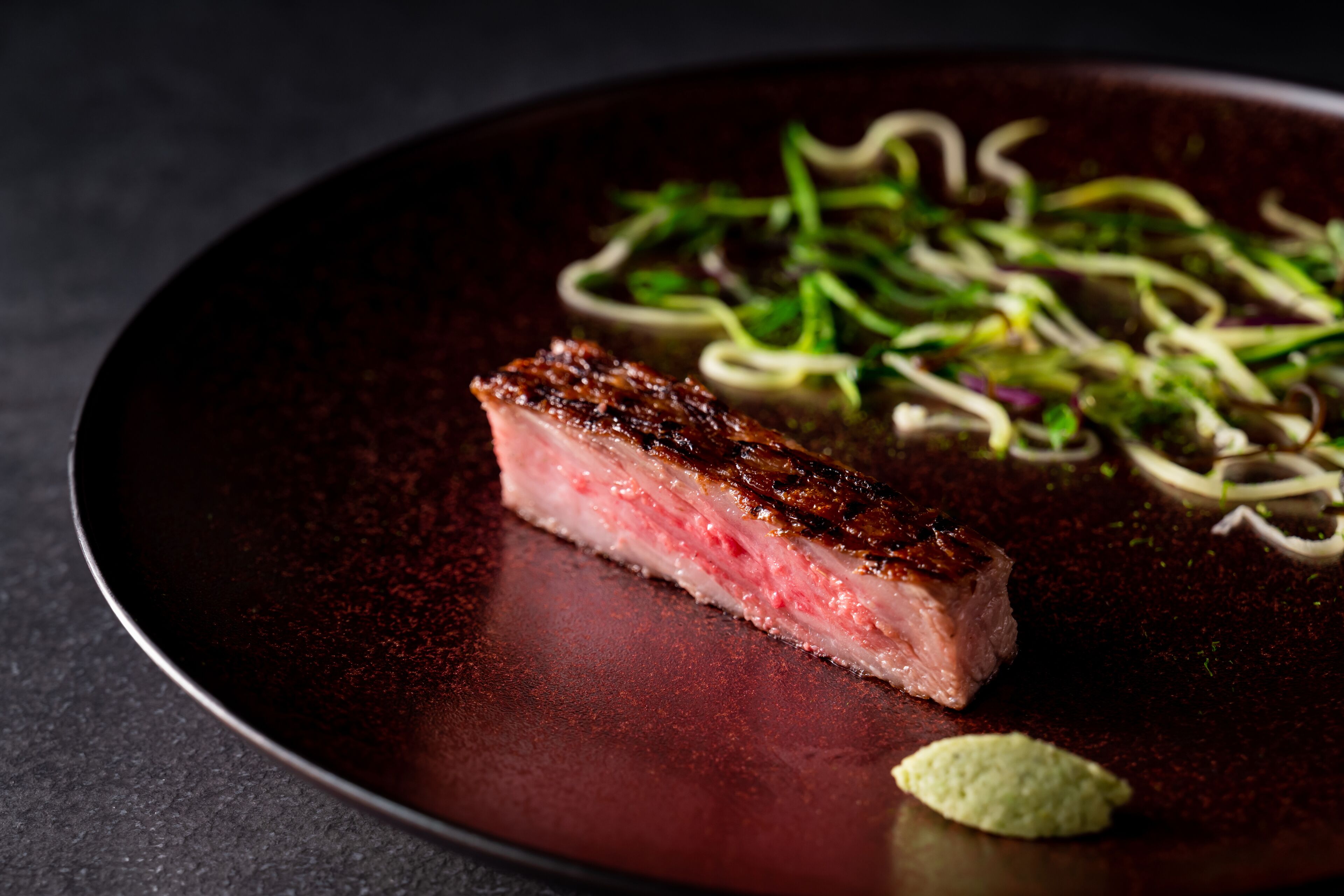 Café da manhã, almoço e jantar; culinária internacional 