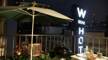 Suíte estúdio premium, 2 quartos, para não fumantes, vista para a cidade | Terraço/pátio