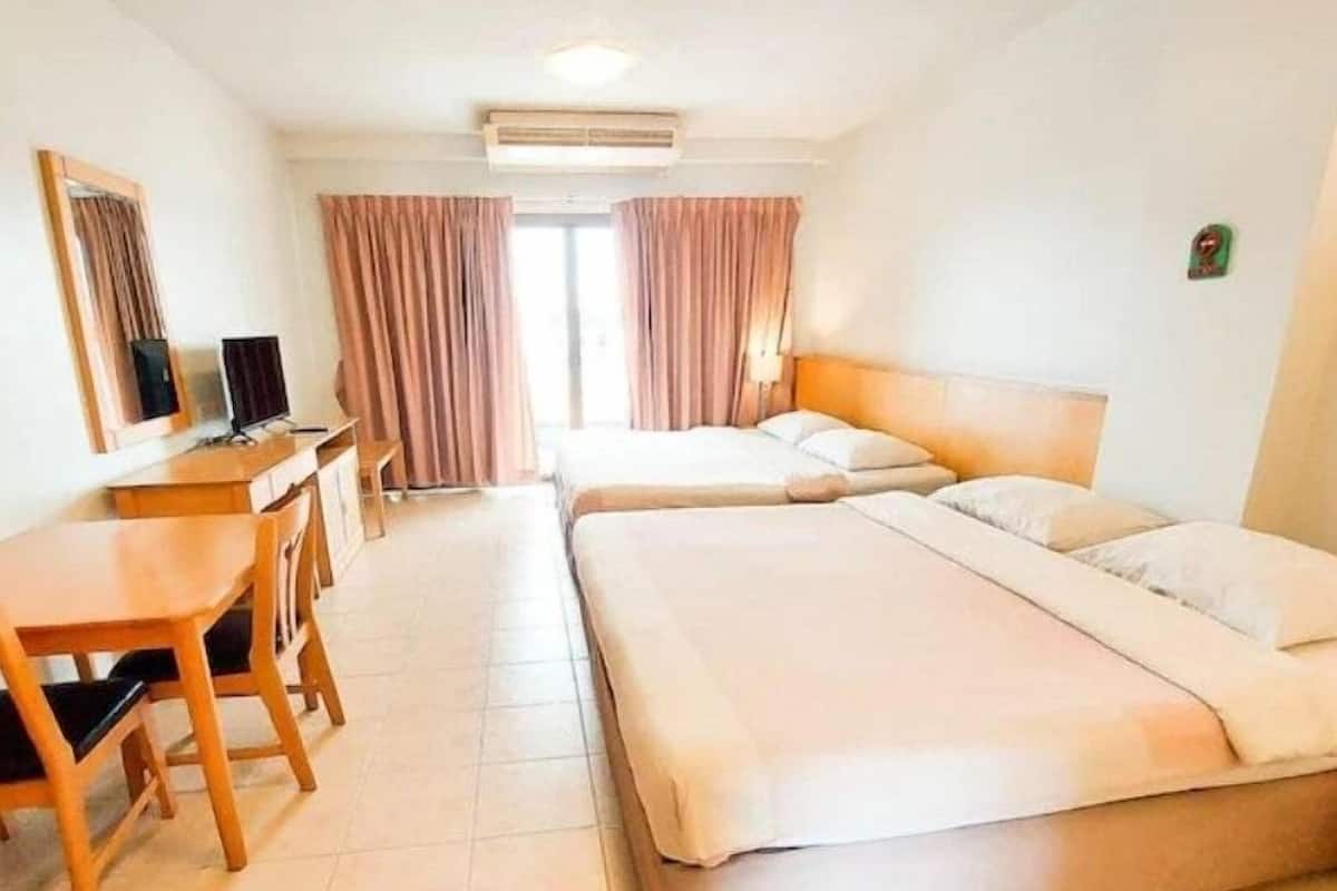 Superior Family Room | Cofres nos quartos, Wi-Fi de cortesia, roupa de cama