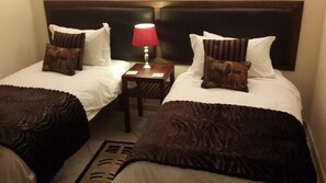 Apartamento (2) | Roupa de alta qualidade, cofre no quarto, secretária 