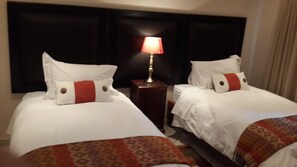 Apartamento (1) | Roupa de alta qualidade, cofre no quarto, secretária 