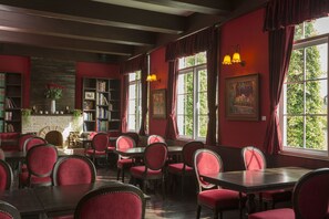 2 restaurantes, pequenos-almoços servidos, cozinha internacional 