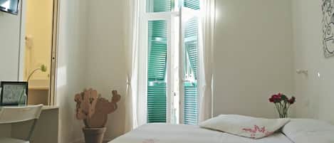 Quarto Duplo | Minibar, cofre no quarto, secretária, berços/camas para crianças grátis