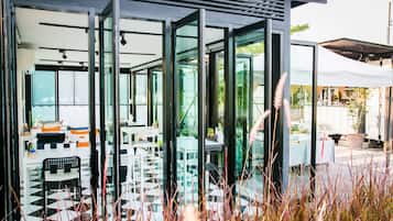 Café da manhã continental todos os dias (THB 250 por pessoa)