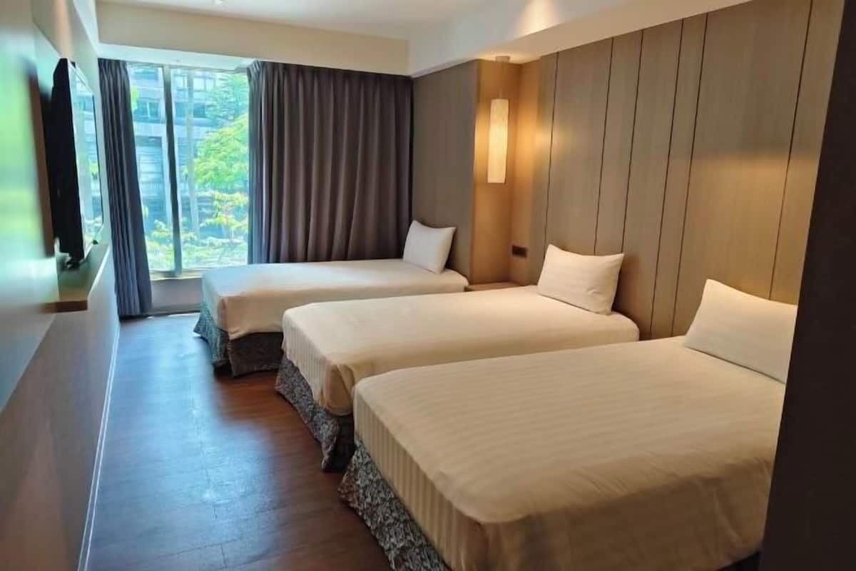 Cofres nos quartos, cortinas blackout, quartos à prova de som